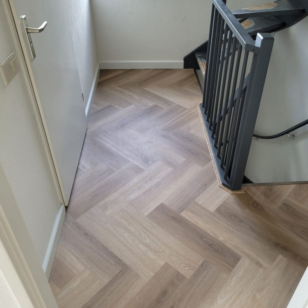 PVC visgraat leggen - Parketmeester